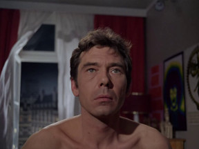 Jeff gets his kit off